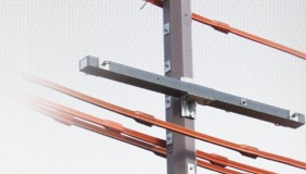 CRUCETAS PARA POSTES ELECTRICOS | REFORPLAS SAS